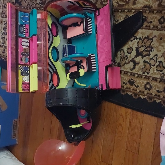 L.O.L. Surprise! | Toys | Lol Surprise Omg Remix 4 In Plane Playset ...